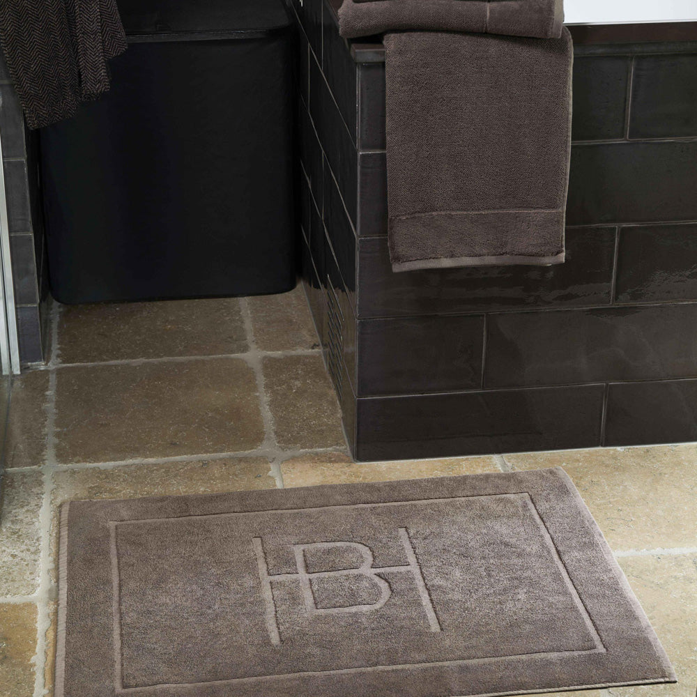 HALVOR BAKKE CLIFTON BADEMATTE - BRUN / MULDVARP – A-kortet nettbutikk